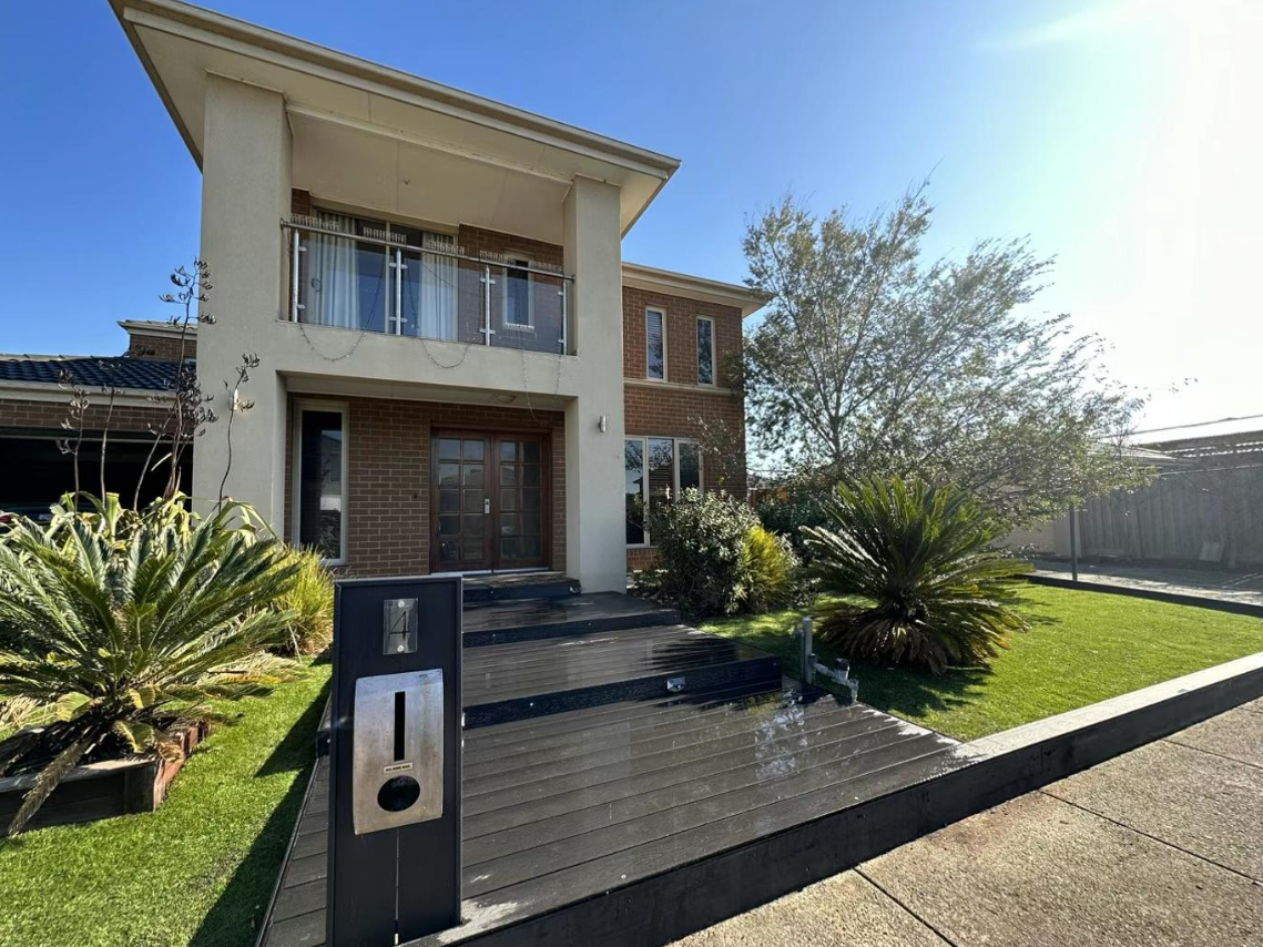 Point Cook Front Yard - Composite Decking Case Study