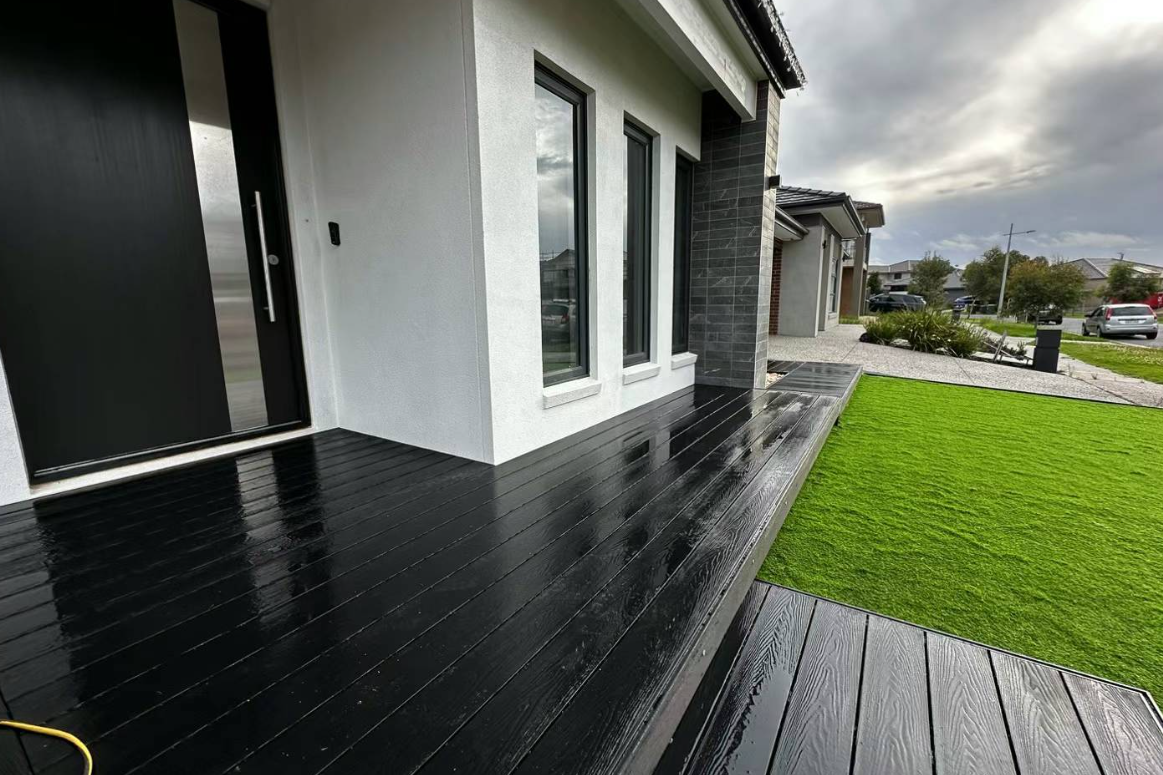Williams Landing Front Yard - Composite Decking Case Study