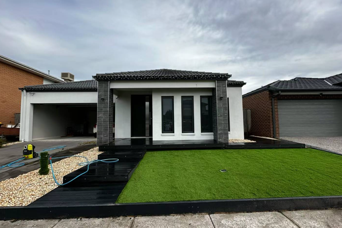 Williams Landing Front Yard - Composite Decking Case Study
